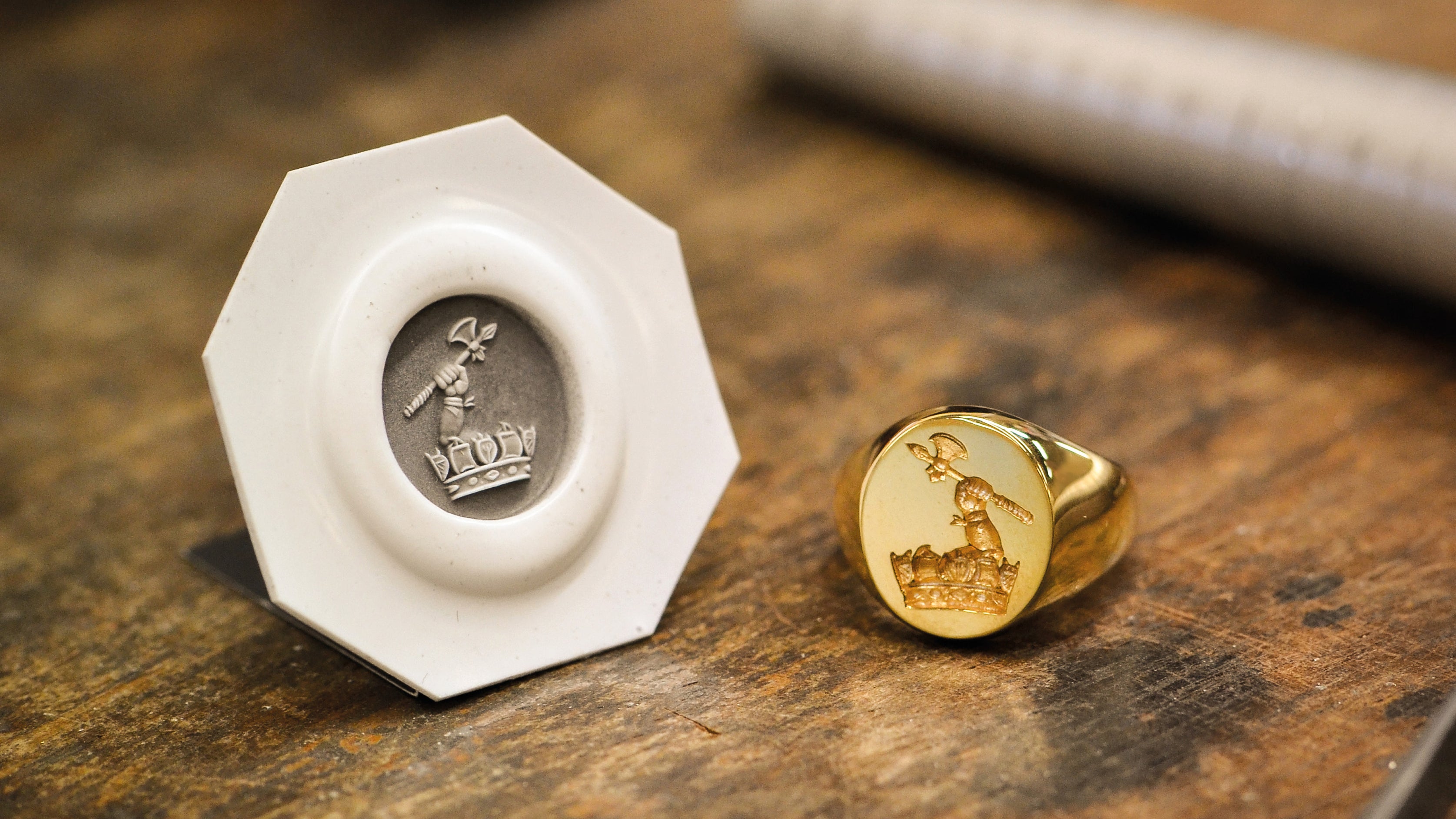 Signet Rings - Engraved & Personalised | Deakin & Francis